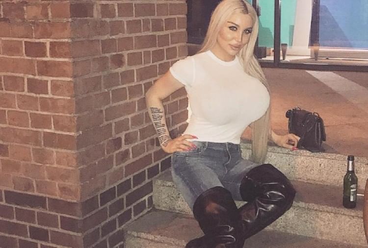 डॉल की तरह दिखने के लिए ट्रांसजेंडर महिला ने पानी की तरह बहा दिया पैसा ...