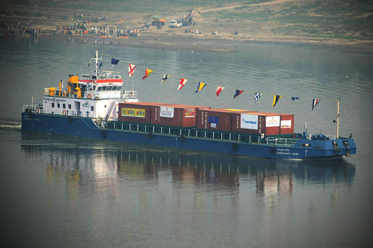 Cargo Ship Tagor Arrived Varanasi Ganga For Very Special Reason - Amar ...