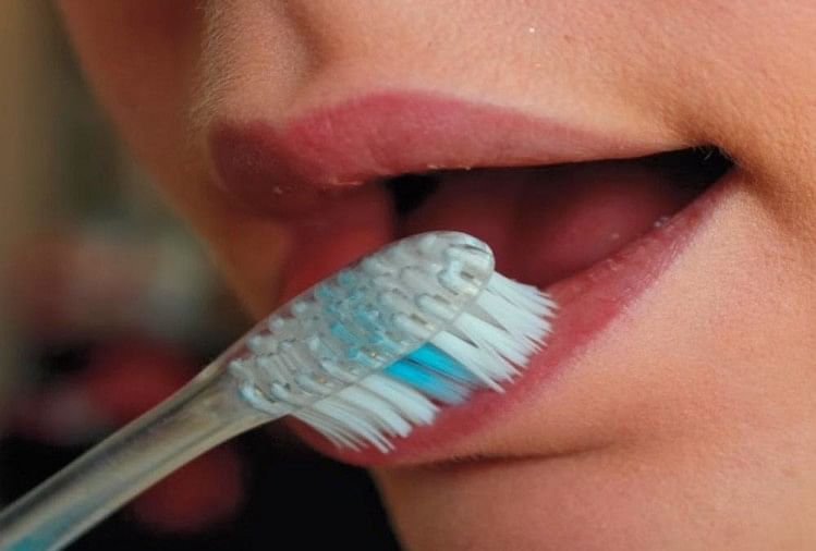 Mouth Ulcers:क्या आप भी मुंह के छालों से रहते हैं परेशान? इन गंभीर ... Mouth Ulcers:क्या आप भी मुंह के छालों से रहते हैं परेशान? इन गंभीर ...