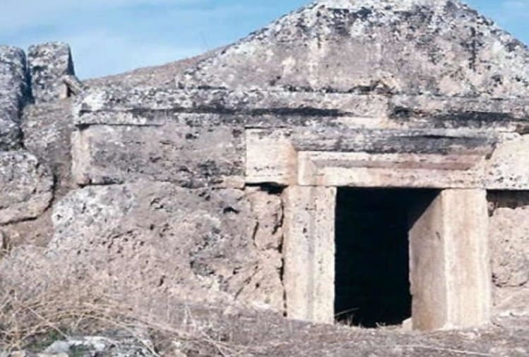 इस मंदिर को कहते हैं नरक का दरवाजा, इसमें जाने वाला कभी लौटकर नहीं आया ...