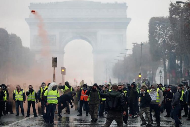 Yellow West Movement Protest Again In France - Amar Ujala Hindi News ...