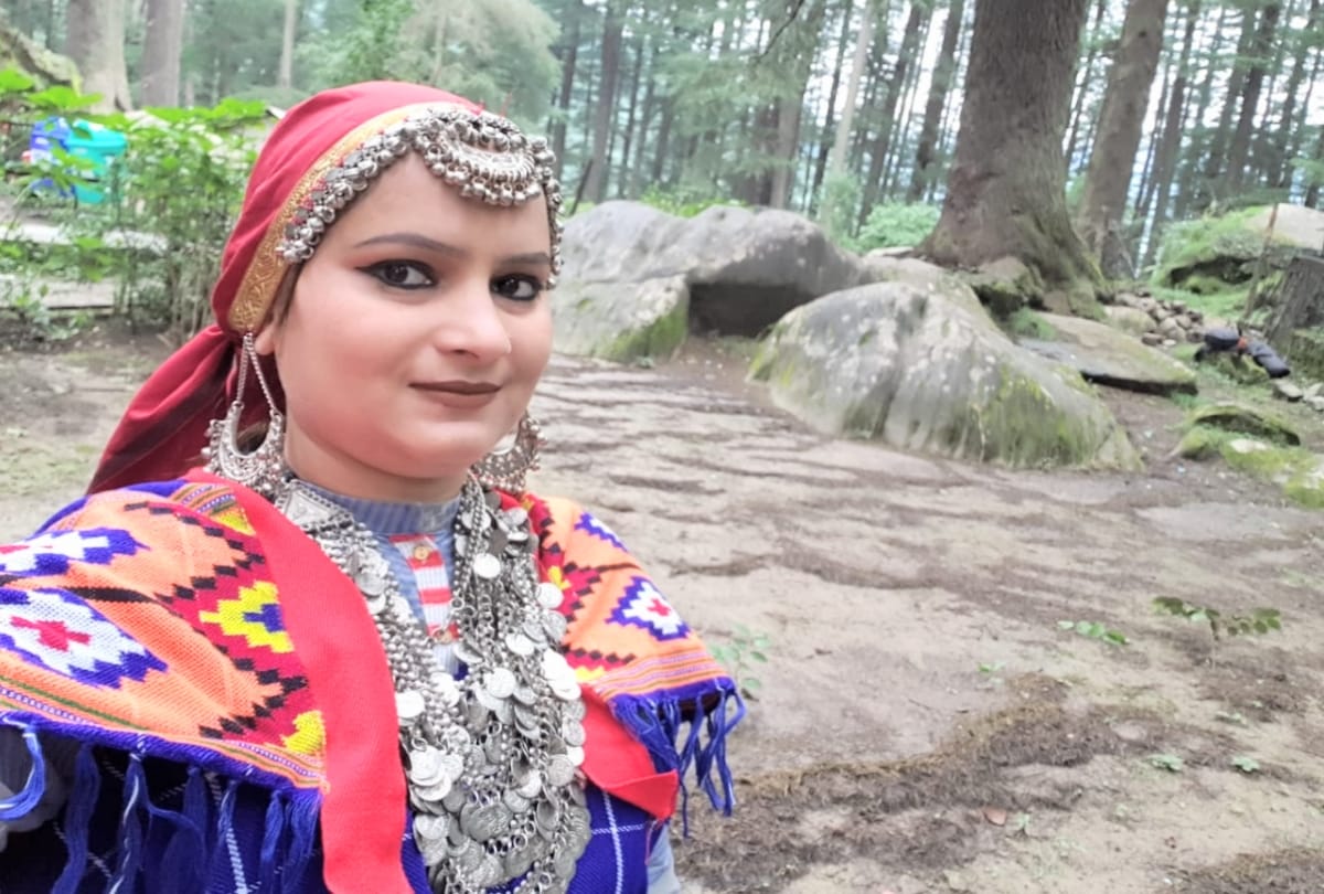 लाखों लोगों पर छाया लोक गायिका गीता के ‘पहाड़ी करंट’ का जादू - Himachal ...