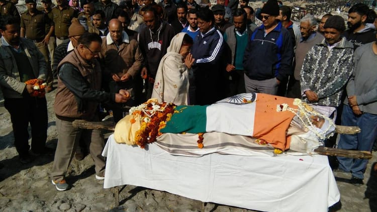 वृक्ष मानव विश्वेश्वर दत्त की अंतिम इच्छा को पूरा करने के लिए किया ...