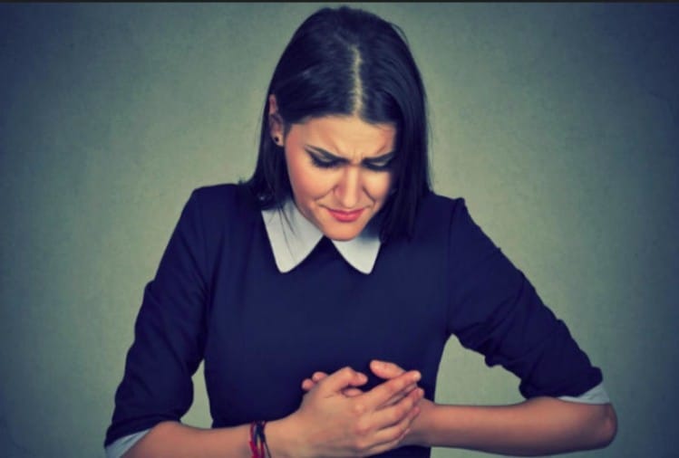 Cold Sweat And Chest Pain In Morning Sign Of Heart Attack, Know Its ...