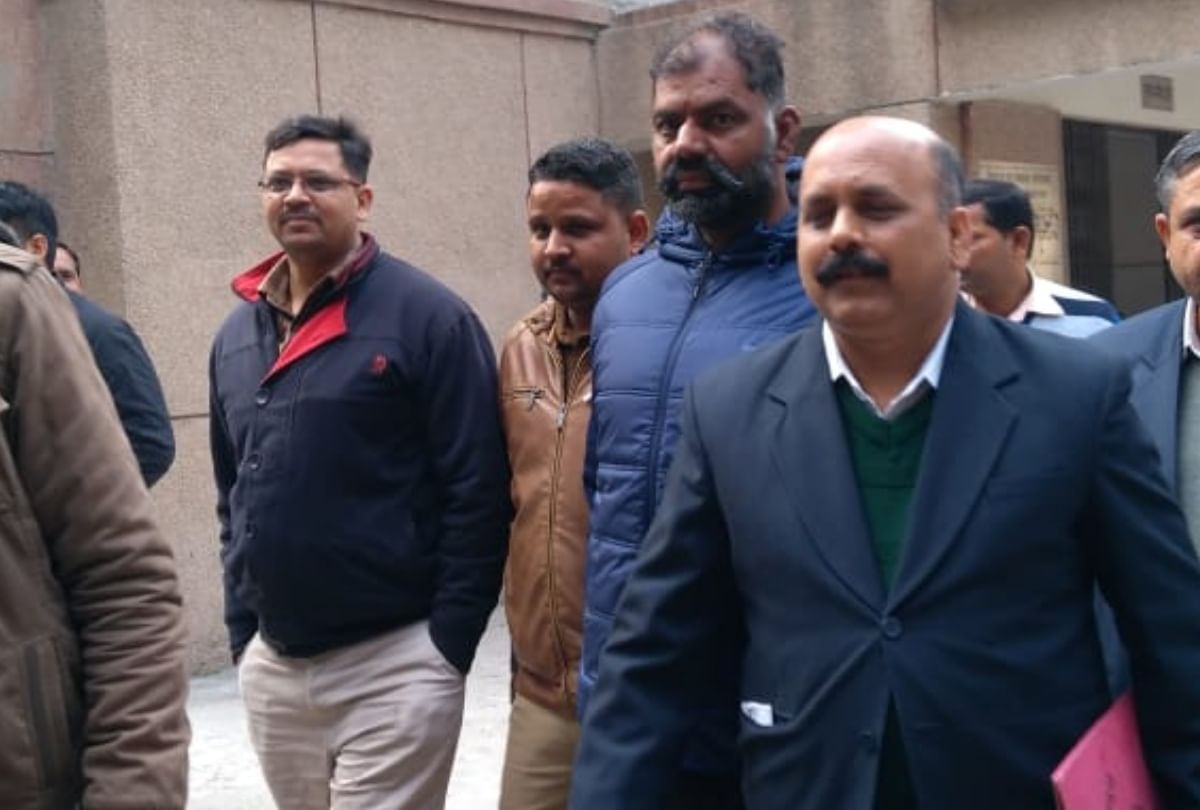 ग्रेटर नोएडाः सीबीआई ने यथार्थ अस्पताल में की छापेमारी, सतपाल यादव ...