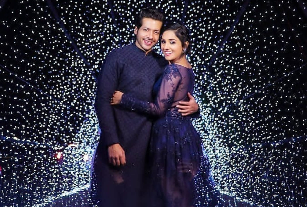 Inside Pictures Of Neeti Mohan And Nihar Pandya Mehendi Ceremony ...