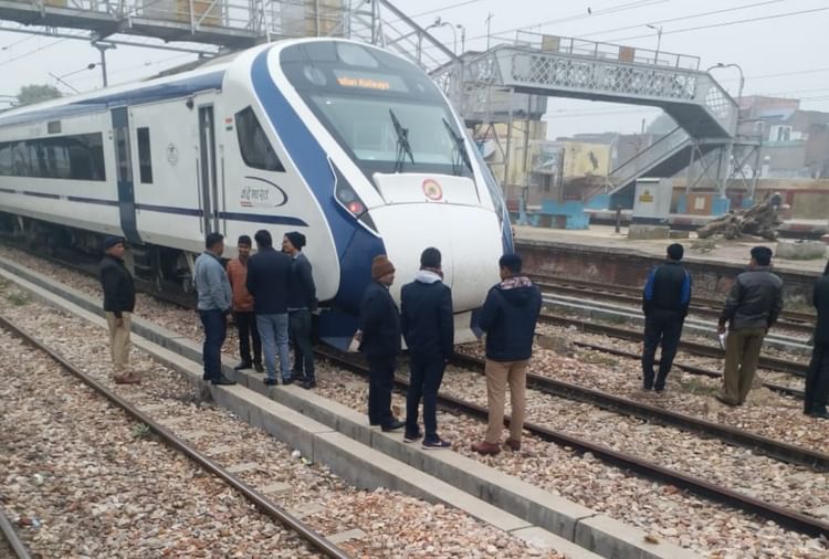 Engineless High Speed Indian Train 18 Ready To Run From Delhi To Katra ...