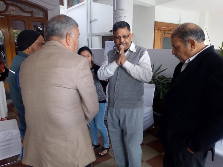 Iaf Air Strike In Pakistan Martyr Major Chitresh Bisht Father Salute ...