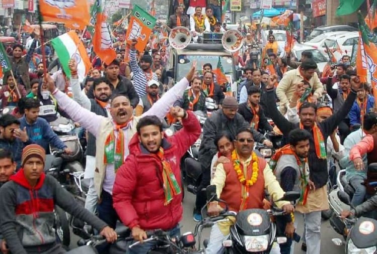 बाइक रैली निकालकर लिया विजय का संकल्प - Victory Conquered By Bike Rally ...