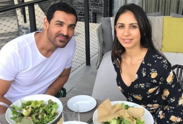 थ्रोबैक:लाइमलाइट से दूर रहती हैं जॉन अब्राहम की पत्नी प्रिया, इस ...