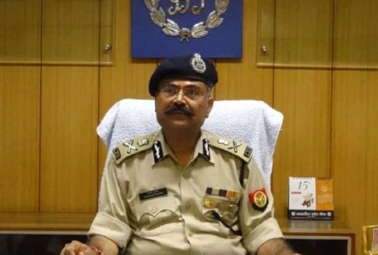 कोरोना से जंग:योद्धाओं के लिए मास्क बनाने में जुटीं ये आईएएस ऑफिसर ...