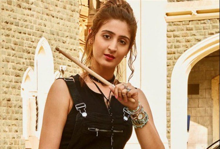 Dhvani Bhanushali Song Vaaste Has Been Release - Amar Ujala Hindi News ...