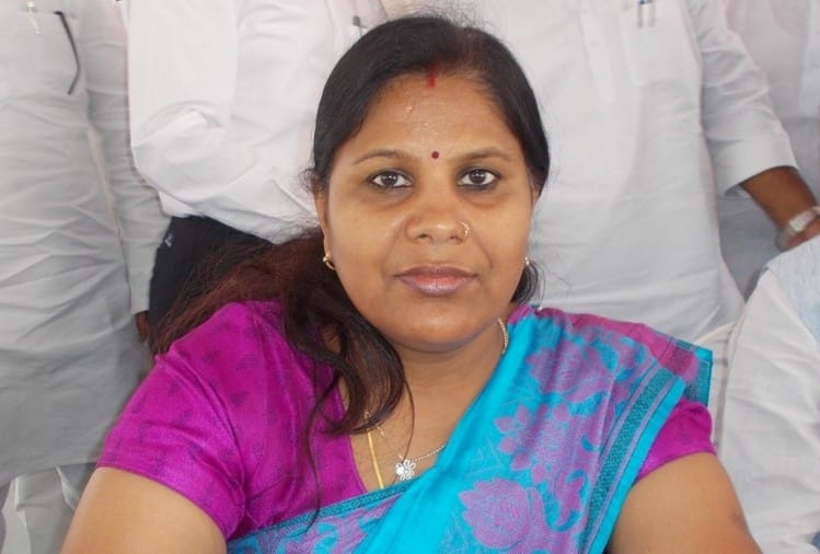 Chandauli News:पूर्व विधायक रूबी प्रसाद की मुश्किलें बढ़ीं, एससी/एसटी ...