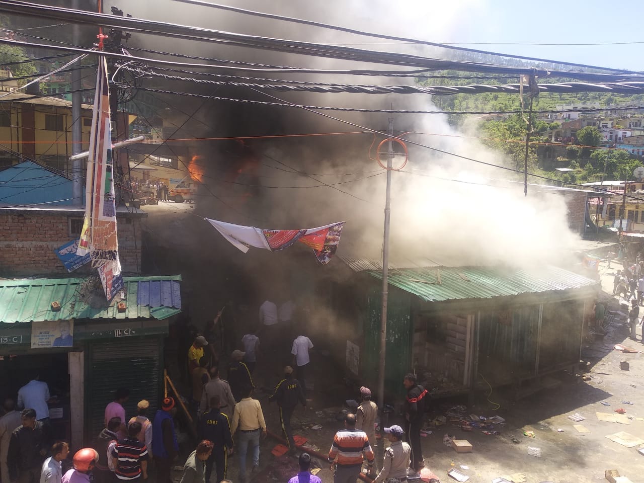 उत्तराखंडः बाजार में लगी भीषण आग, आधा दर्जन दुकान स्वाहा, डेढ़ घंटे बाद ...