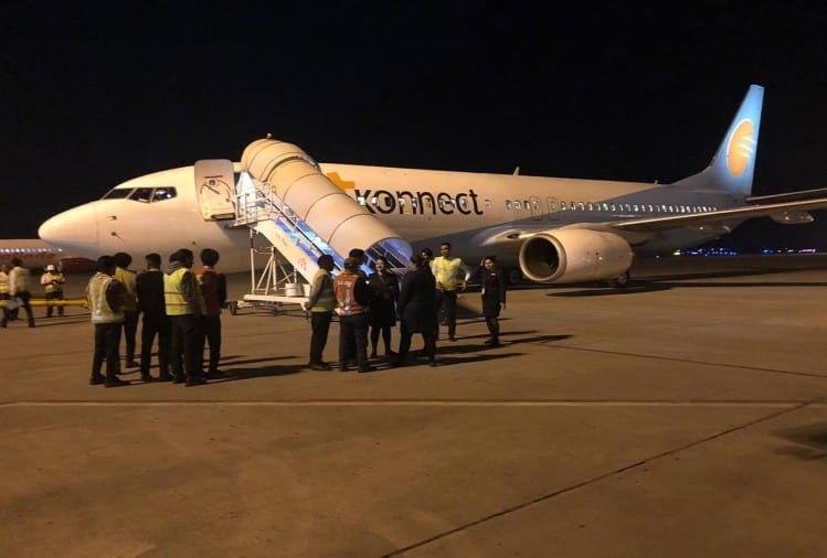 जेट एयरवेज की आखिरी उड़ान की तस्वीरें, भावुक हुए यात्री और केबिन क्रू ...