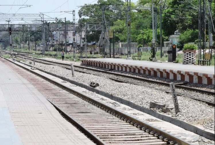 यूपीः खुर्जा जंक्शन पर मिली दो लाशें, क्षत-विक्षत अवस्था में था युवती ...