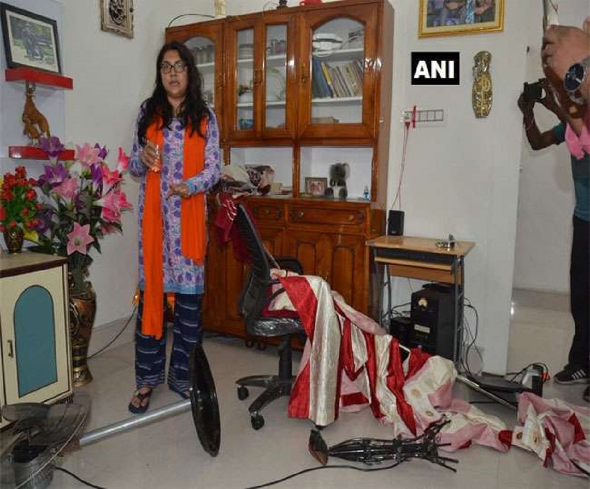 बंगाल में भाजपा उम्मीदवार लॉकेट चटर्जी के घर तोड़फोड़, टीएमसी पर लगाया ...