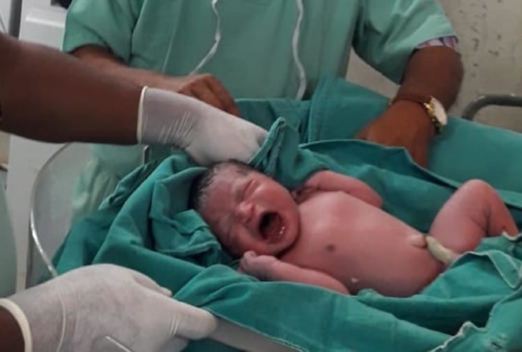 ओडिशा में फैनी चक्रवात के बाद पैदा हुई बच्ची, डॉक्टरों ने नाम दिया ...