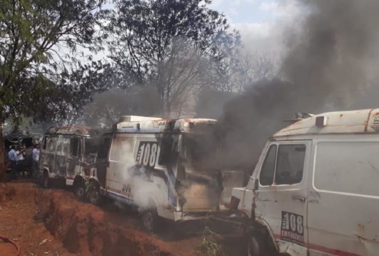 हैदराबाद में 50 सरकारी एंबुलेंस आग की चपेट में, कोई घायल नहीं - Nearly ...