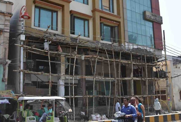 Prayagraj: Strike In Kachhar From Restructuring Hotel - Amar Ujala ...