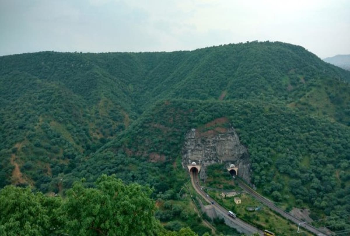जयपुर में हैं तो इस पहाड़ पर लें बाइक राइडिंग का मजा, एडवेंचर से भरपूर ...
