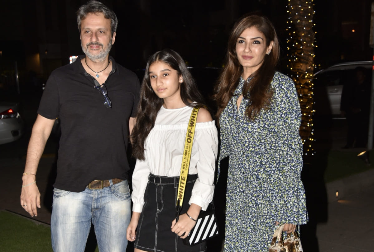 Raveena Tandon Spotted With Her Daughter Rasha Tandon And Husband Anil ...