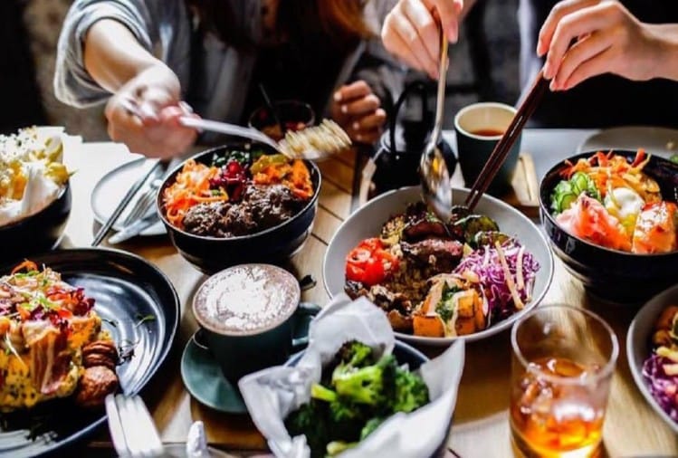 Best Way To Eat Food Sitting In This Position While Eating Helps In ...