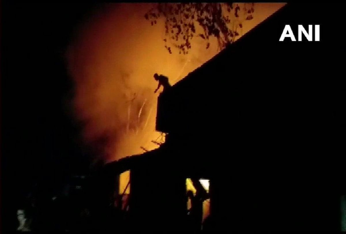 Fire In Indore Timber Market, Lakhs Of Woods Damaged - Amar Ujala Hindi ...