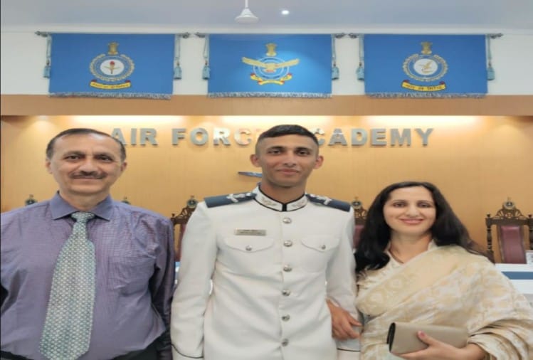 वायु सेना में फ्लाइंग अफसर बने शिमला जिले के आर्यन चौहान - Aryan ...