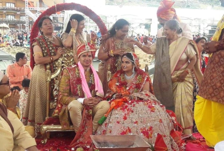 औली में शाही शादीः बॉलीवुड सुंदरियों को भी मात देती है गुप्ता परिवार की ...
