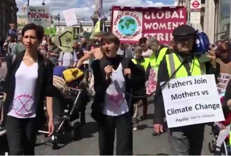 ग्लोबल वार्मिंग को लेकर लोगों का प्रदर्शन, बोले- दुनिया रहने लायक नहीं ...