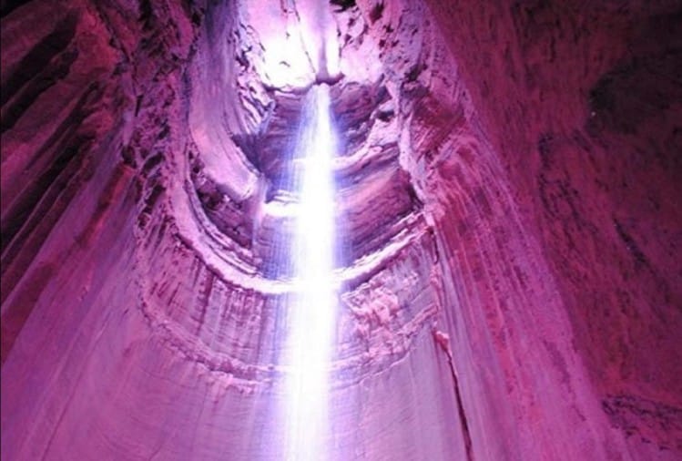 दुनिया के पांच अजीबोगरीब झरने, जिनकी खूबियां आपको कर देंगी हैरान ...