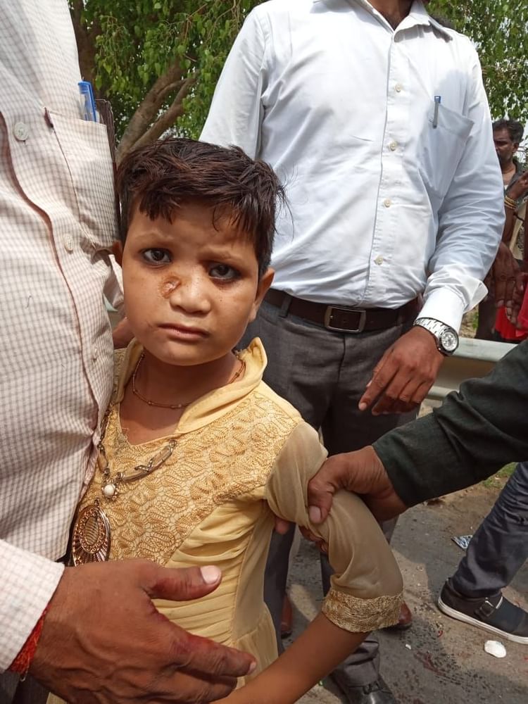 A Tractor Turned Over To Save Cattle, 24 Injured - Jalaun News - अन्ना ...