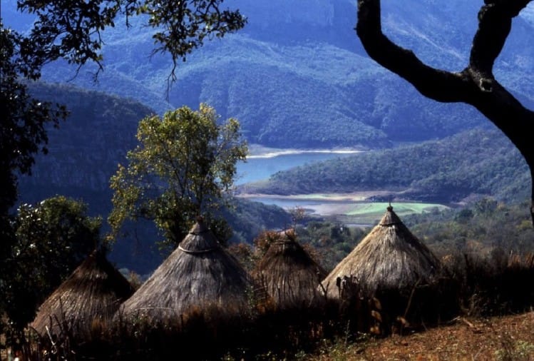 ये है दुनिया की सबसे रहस्यमयी झील, जिसका पानी पी लेने के बाद कोई नहीं ...