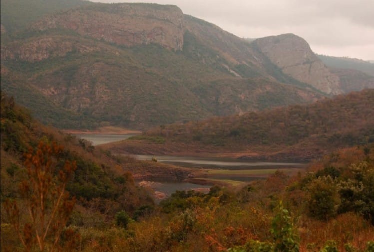 दुनिया का एक ऐसा रहस्यमय झील, जिसका पानी पीने के बाद कोई नहीं बचता ...