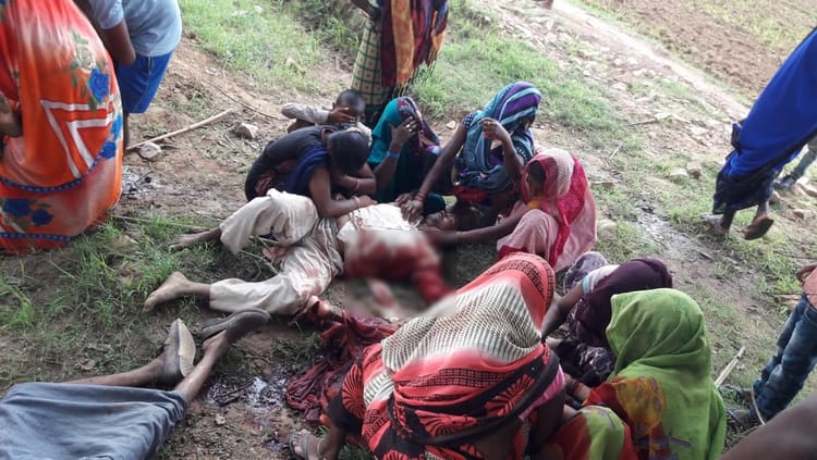 सोनभद्र :जगह-जगह पड़े शव और बिलखते परिजन, देखें दिल दहला देने वाला मंजर ...