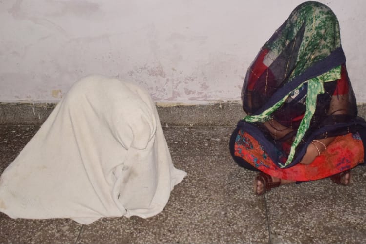 वाराणसी:रेड लाइट एरिया में पुलिस ने मारा छापा, देह व्यापार में फंसी तीन ...