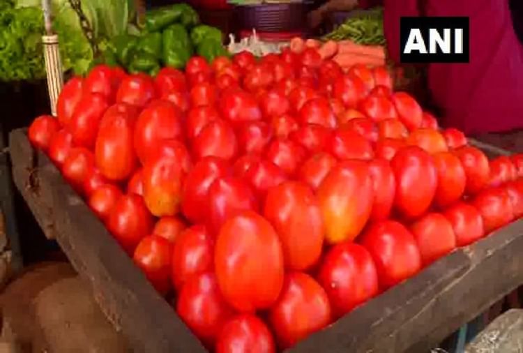 Noida Tomato Is Being Sold At Rs 160 Per Kg In Greater Noida With A Reduction Of Rs 60 - Amar ...