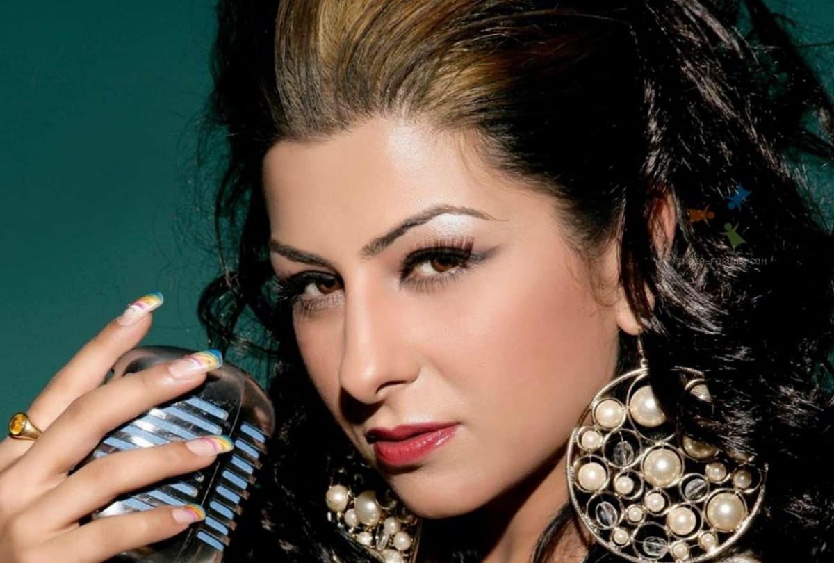 Bollywood Singer Hard Kaur Birthday Special And Her Life Unfacts ...