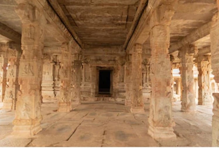 84 खम्बों वाले रहस्मयी मंदिर जाने से खुद को रोक नहीं पाएंगे आप, दिल्ली ...