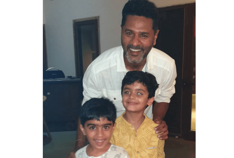 ऑनस्क्रीन मां से सलमान खान ने बंधवाई राखी, सोशल मीडिया पर वायरल हुईं ...