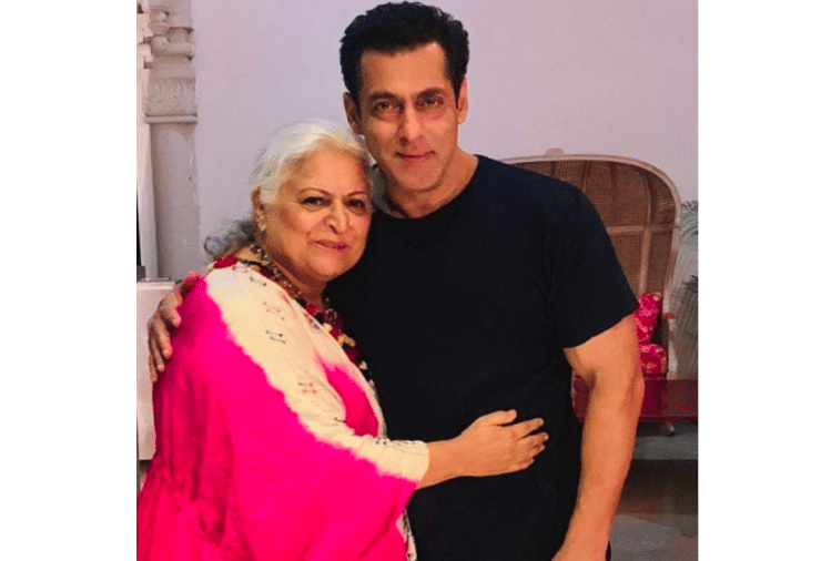 ऑनस्क्रीन मां से सलमान खान ने बंधवाई राखी, सोशल मीडिया पर वायरल हुईं ...