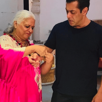Salman Khan Celebrated Raksha Bandhan With Beena Kak - Entertainment ...