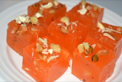 क्या आपने कभी खाया है कराची या बॉम्बे हलवा, ऐसे कर सकते हैं घर में ...