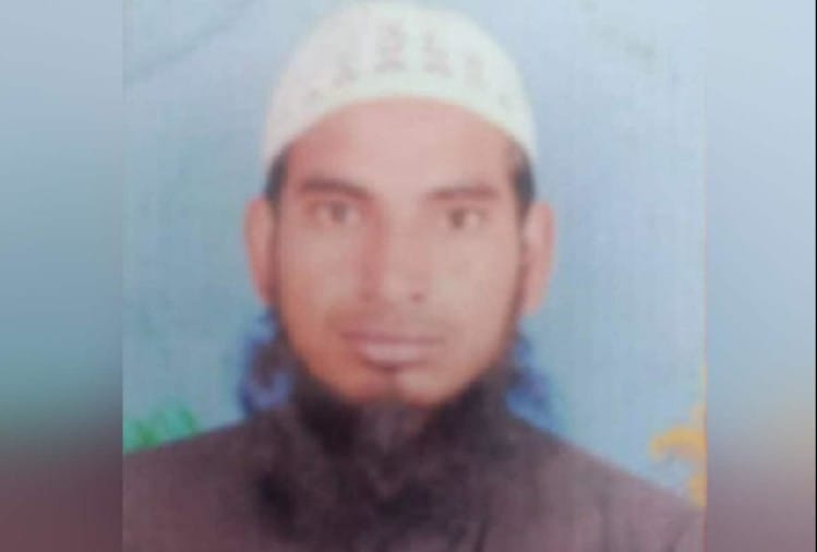 ईयरफोन खरीदने को लेकर हुआ पटरी वालों से झगड़ा, पीट-पीटकर मौलवी को उतारा ...