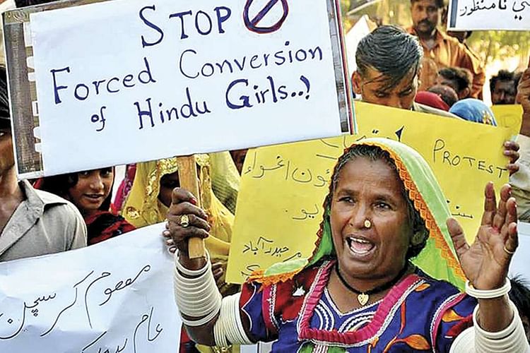 Hindu Woman And Two Teenage Girls Abducted And Forcibly Converted In Pakistan Amar Ujala Hindi