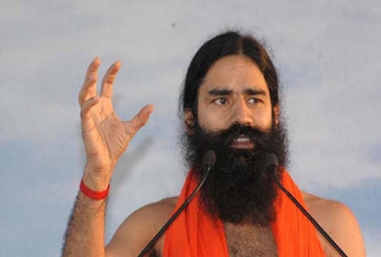 बाबा रामदेव:कभी स्कूटर से घर-घर जाकर बेचा करते थे दवाइयां और आज हैं ...