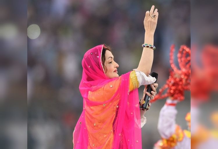 After Zaira Wasim Pakistani Singer Shazia Khushk Quits Singing For ...