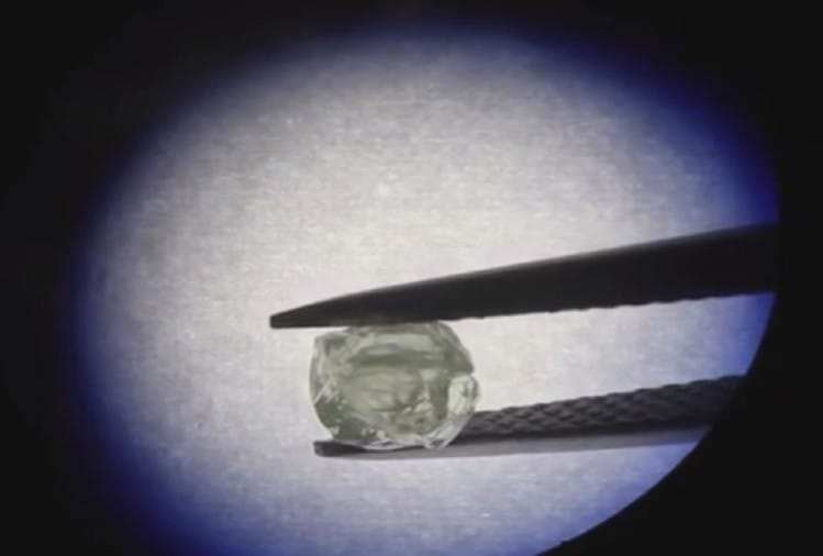 दुनिया में पहली बार मिला हीरे के अंदर हीरा, जो है 80 करोड़ साल पुराना ...