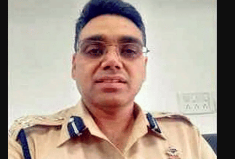 इस शख्स के ऊपर लिखी गई है किताब, 12वीं में फेल होने के बाद भी बने Ips ...